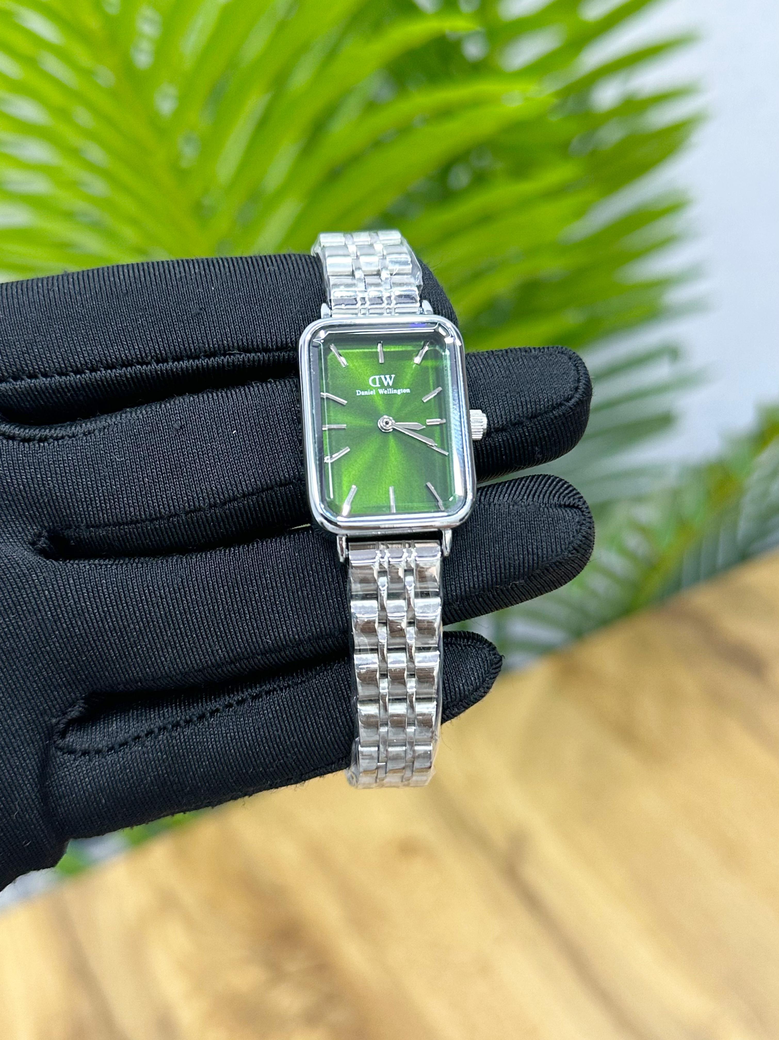 DANIEL WELLINGTON (With Og Box) – Selected Luxuries